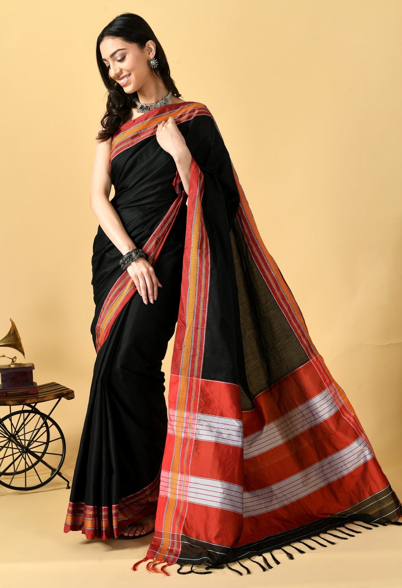 Black Khunn Saree - Patti Pallu & Red Border Karnataka– Swapna Creation